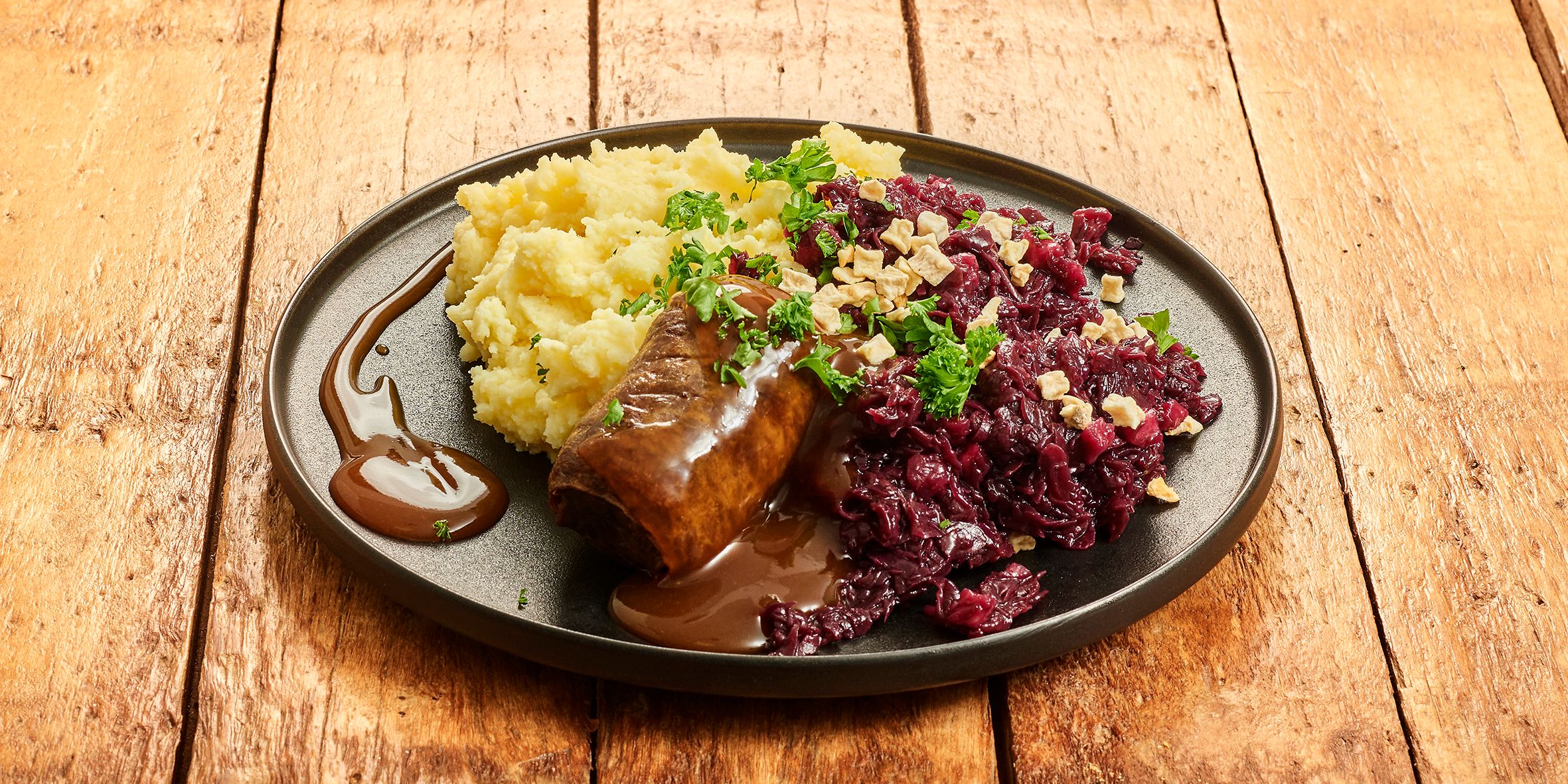 Rundervink met rodekool, appeltjes en puree | Uitgekookt