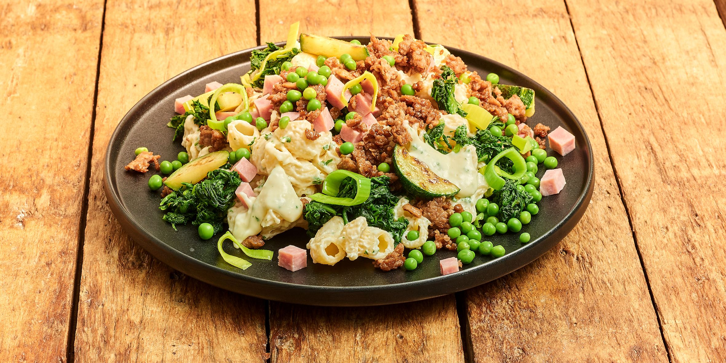 Mac 'n cheese met gehakt, ham en groenten | Uitgekookt