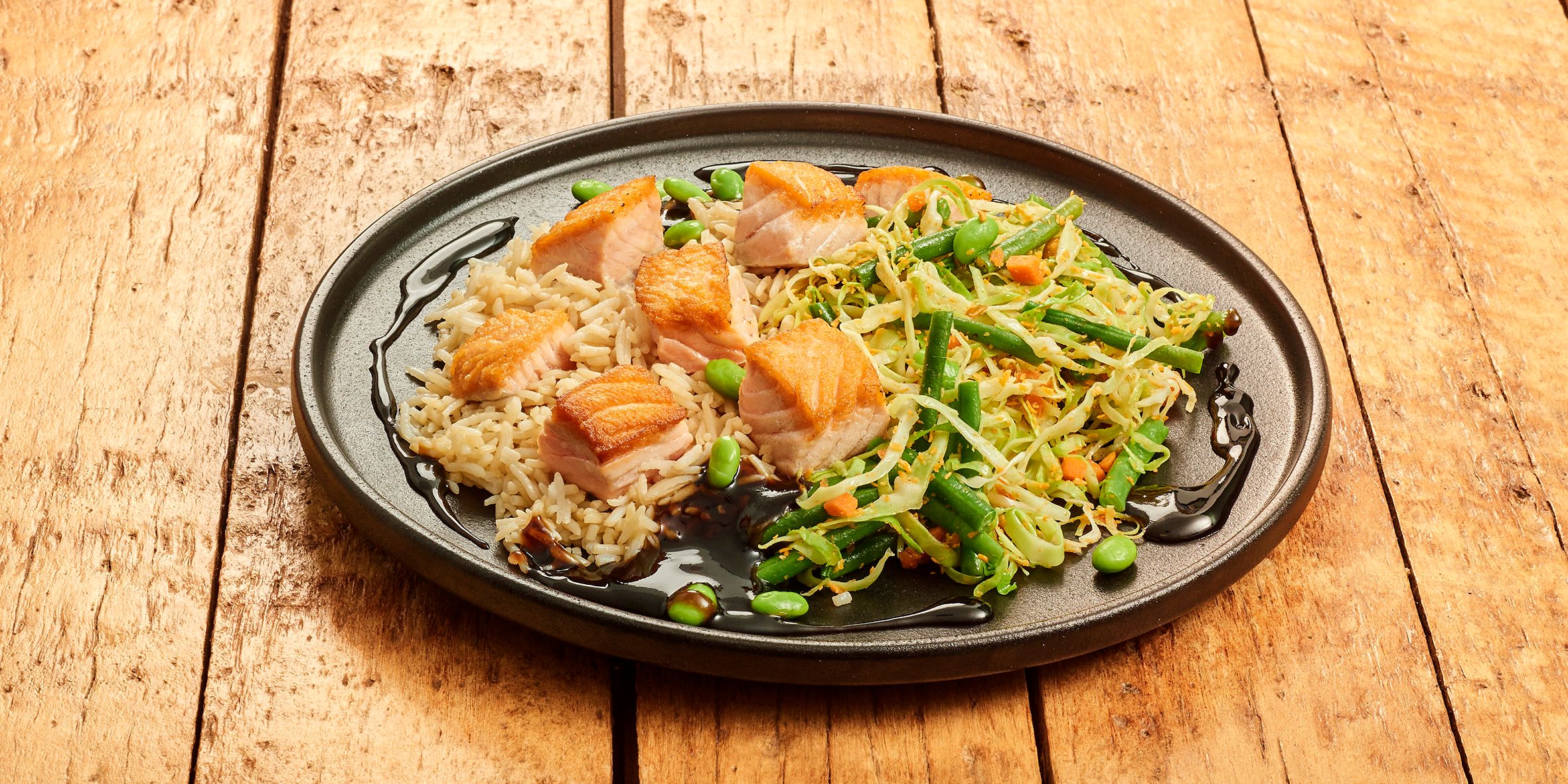 Oosterse zalm met rijst, ketjapsaus en groenten | Uitgekookt